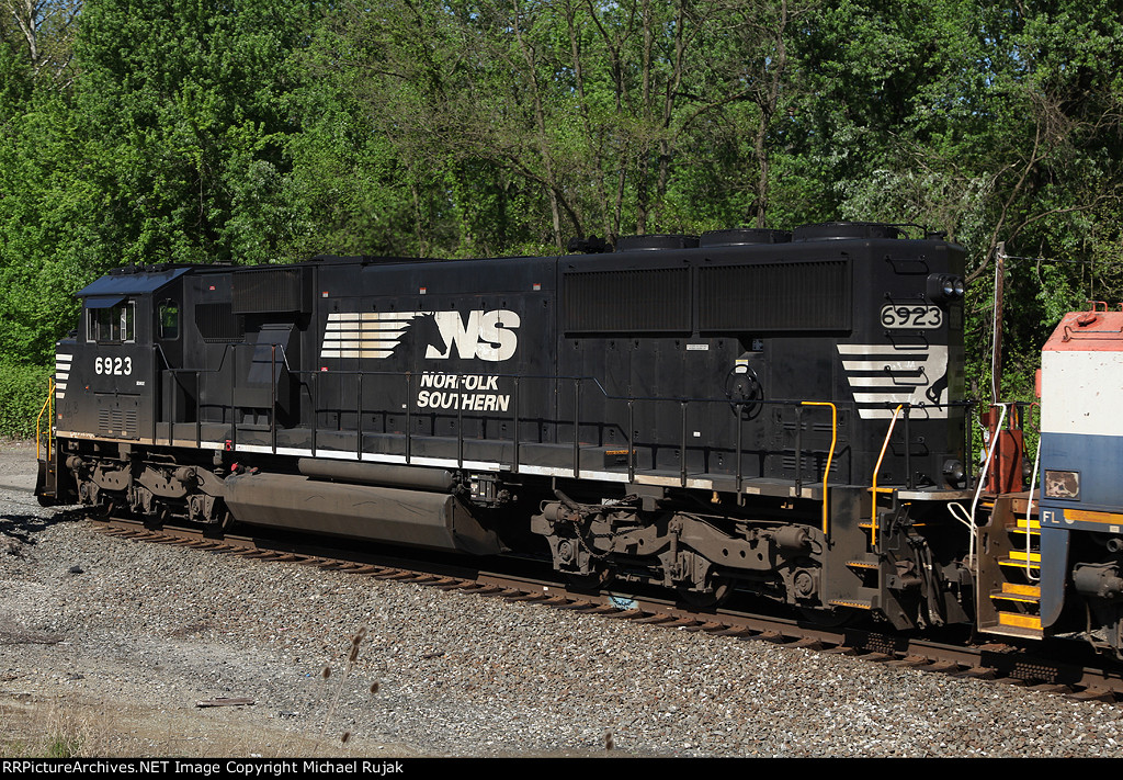 NS 6923